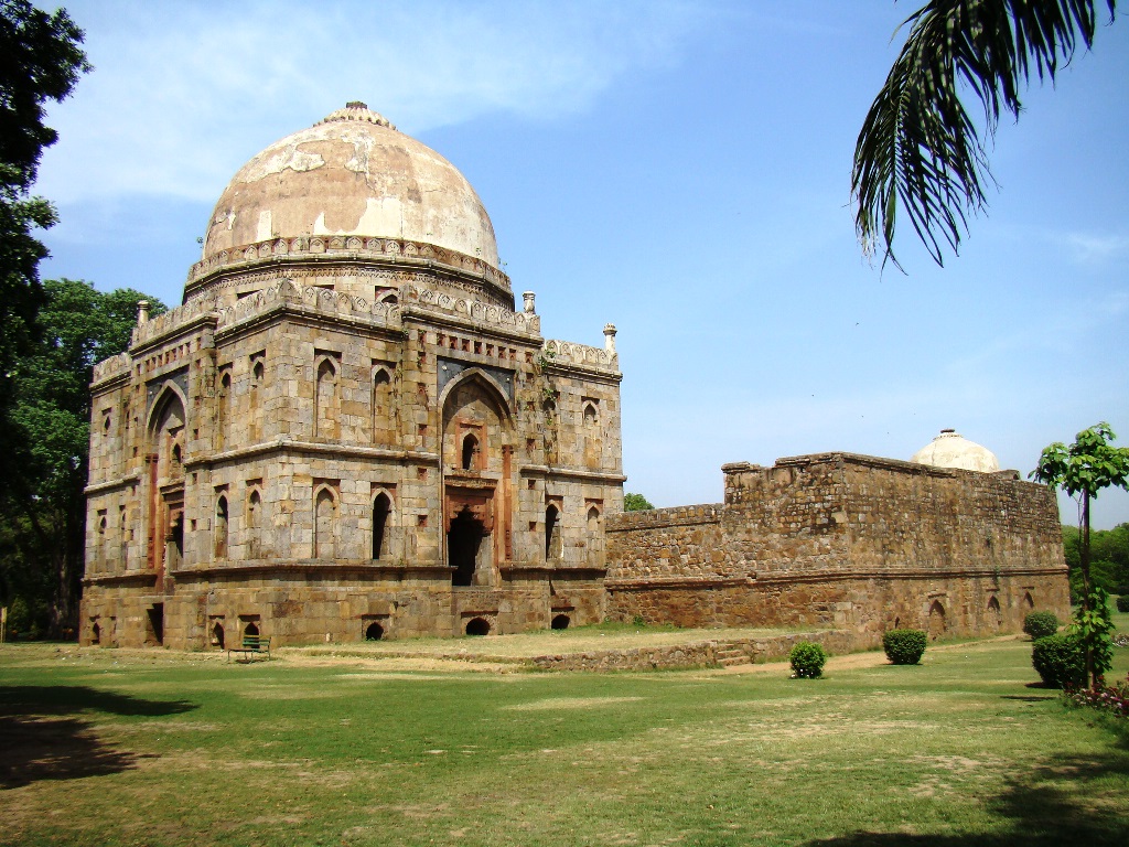Tiny but exquisite: the Bada Gumbad Mosque | Dustedoff
